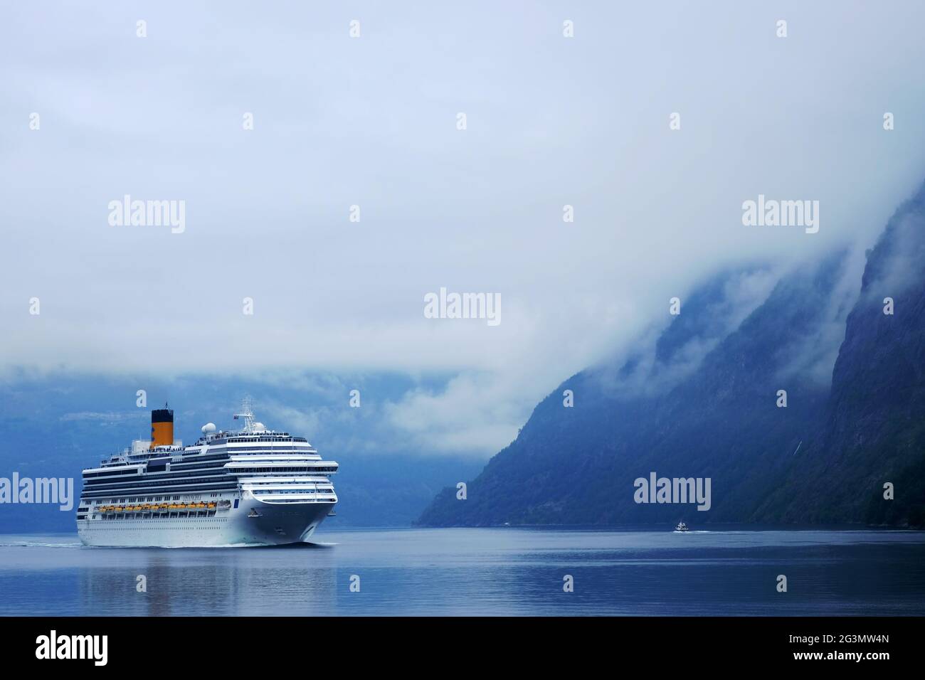 Geirangerfjord with cruise liners hi-res stock photography and images ...