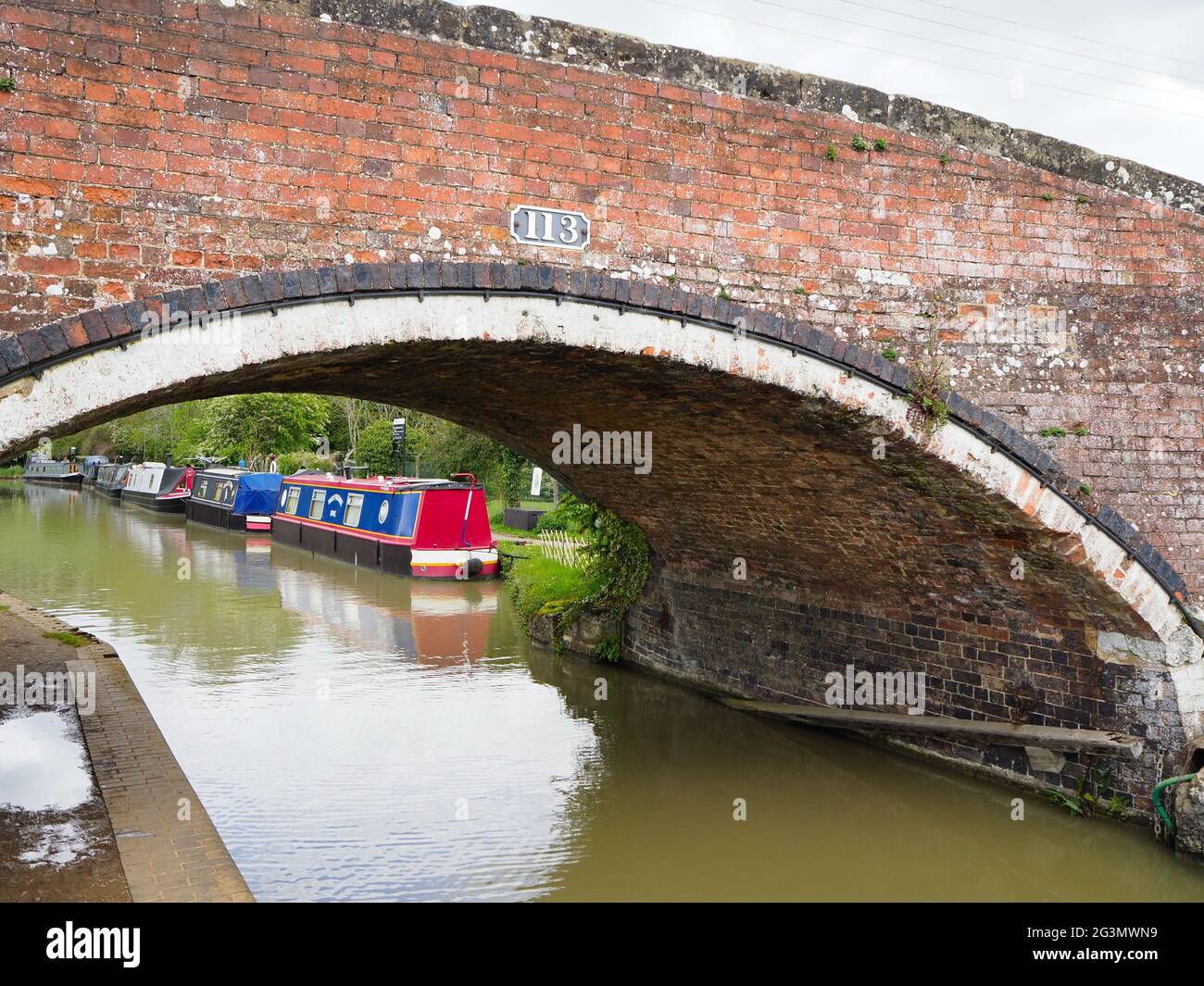 Old brick bridge uk hi-res stock photography and images - Alamy