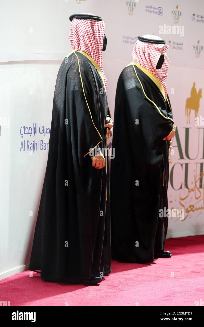 Saudi Dress For Men