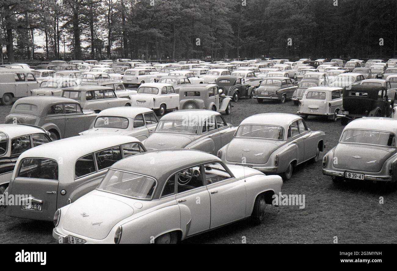 Car park full 1965 hi-res stock photography and images - Alamy