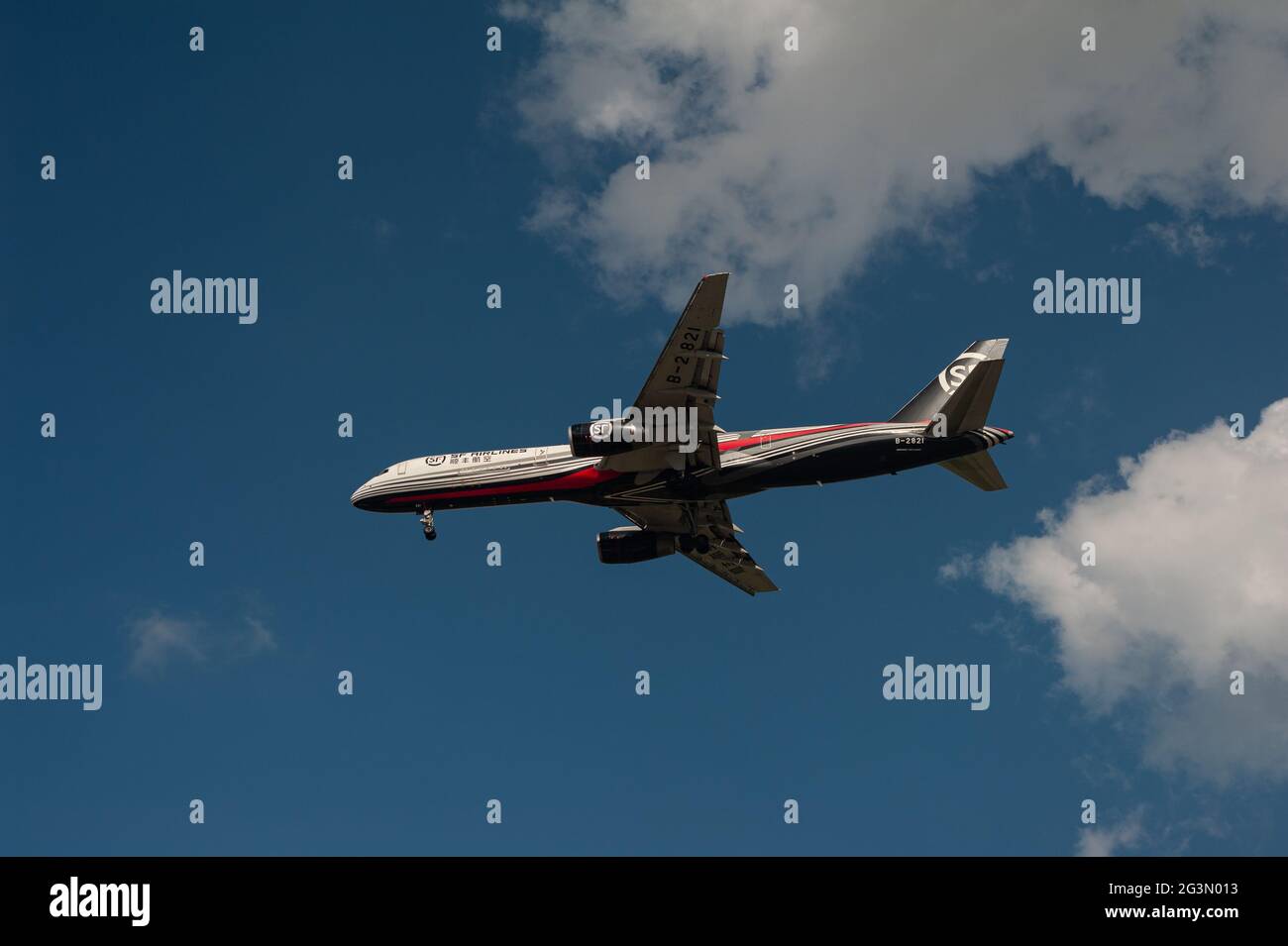 "07.04.2021, Singapore, , Singapore - A SF Airlines (Shun Feng Airlines ...