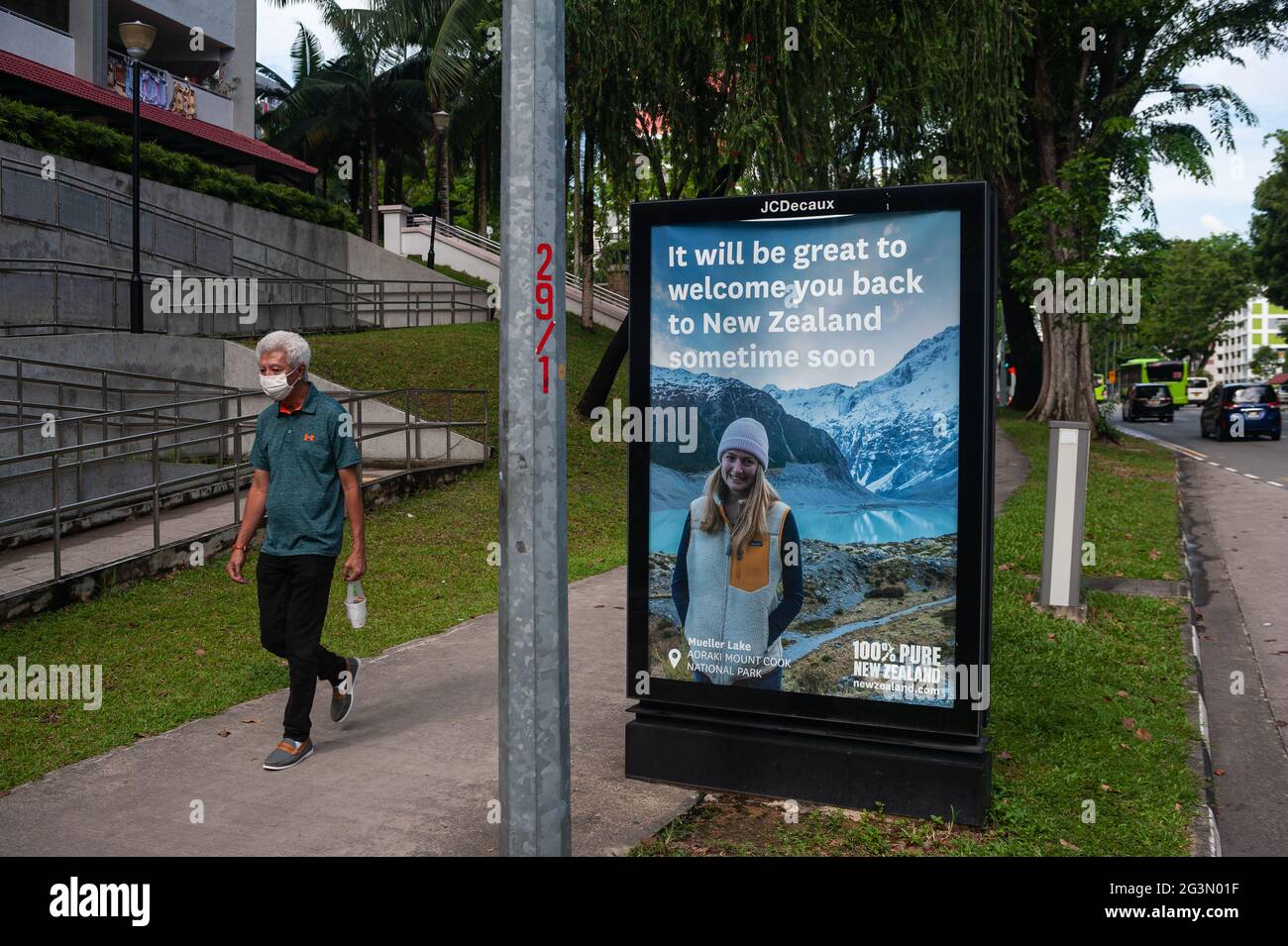 Stop sign singapore hi-res stock photography and images - Alamy