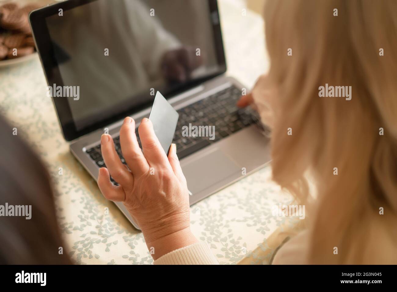 Old person online banking hi-res stock photography and images - Alamy