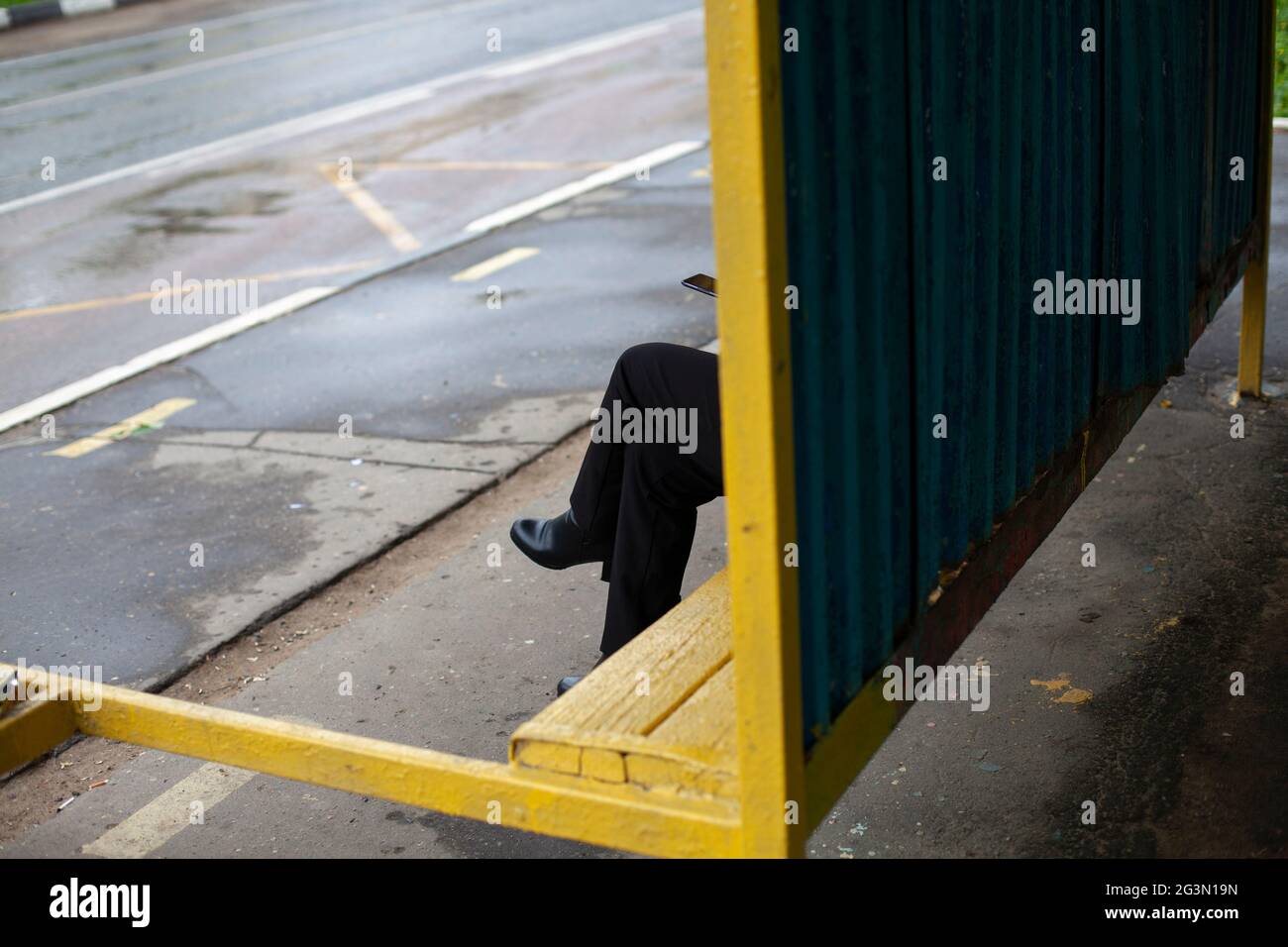 Wall behind bus stop hi-res stock photography and images - Alamy