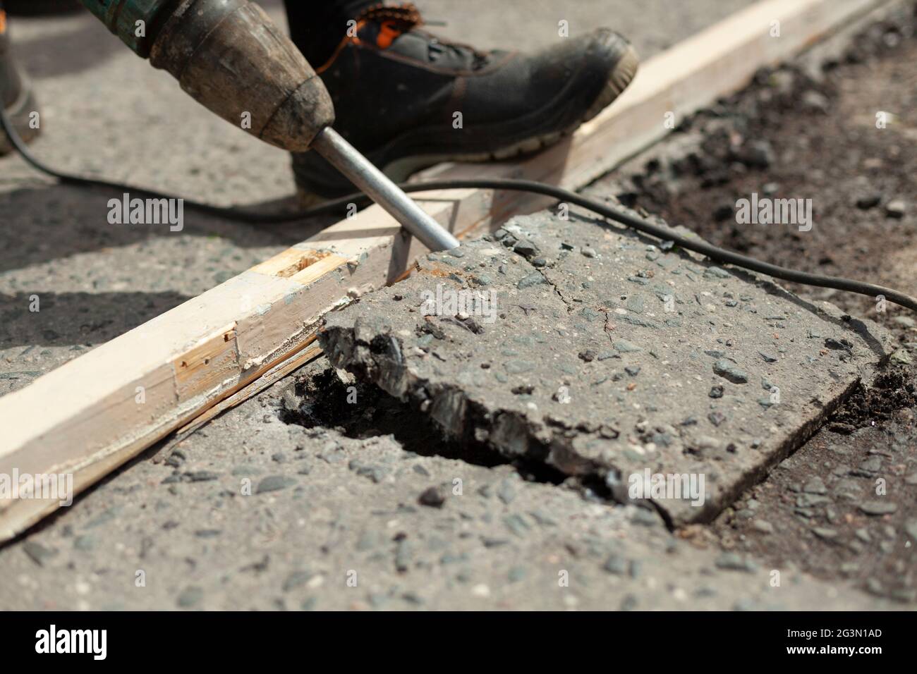 He removes the asphalt with a jackhammer. Removing the asphalt layer ...