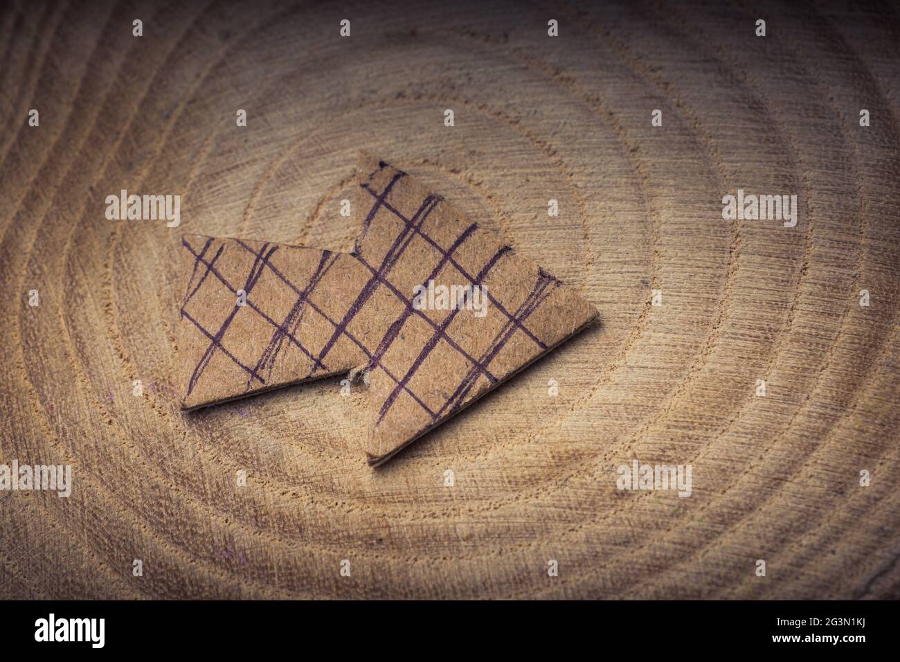 Arrows cut out hi-res stock photography and images - Alamy