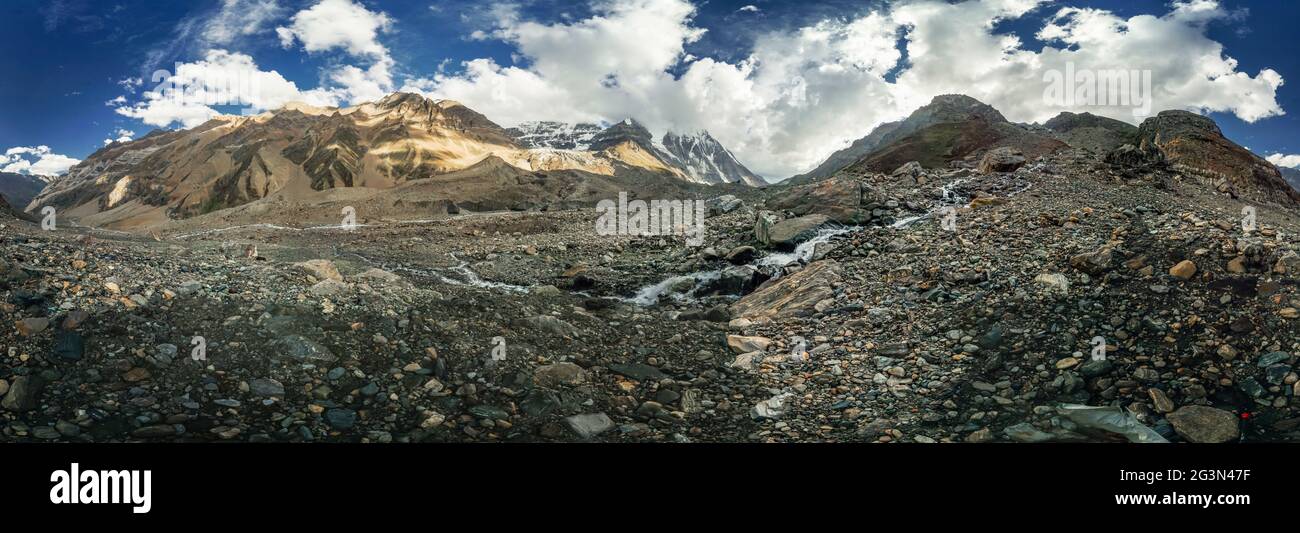 Valley of kashmir hi-res stock photography and images - Alamy