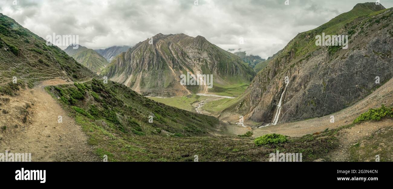 Scenic valley hi-res stock photography and images - Alamy