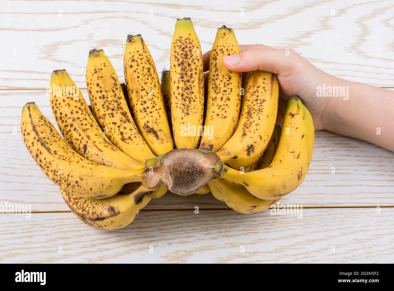 Hand of bananas hi-res stock photography and images - Alamy