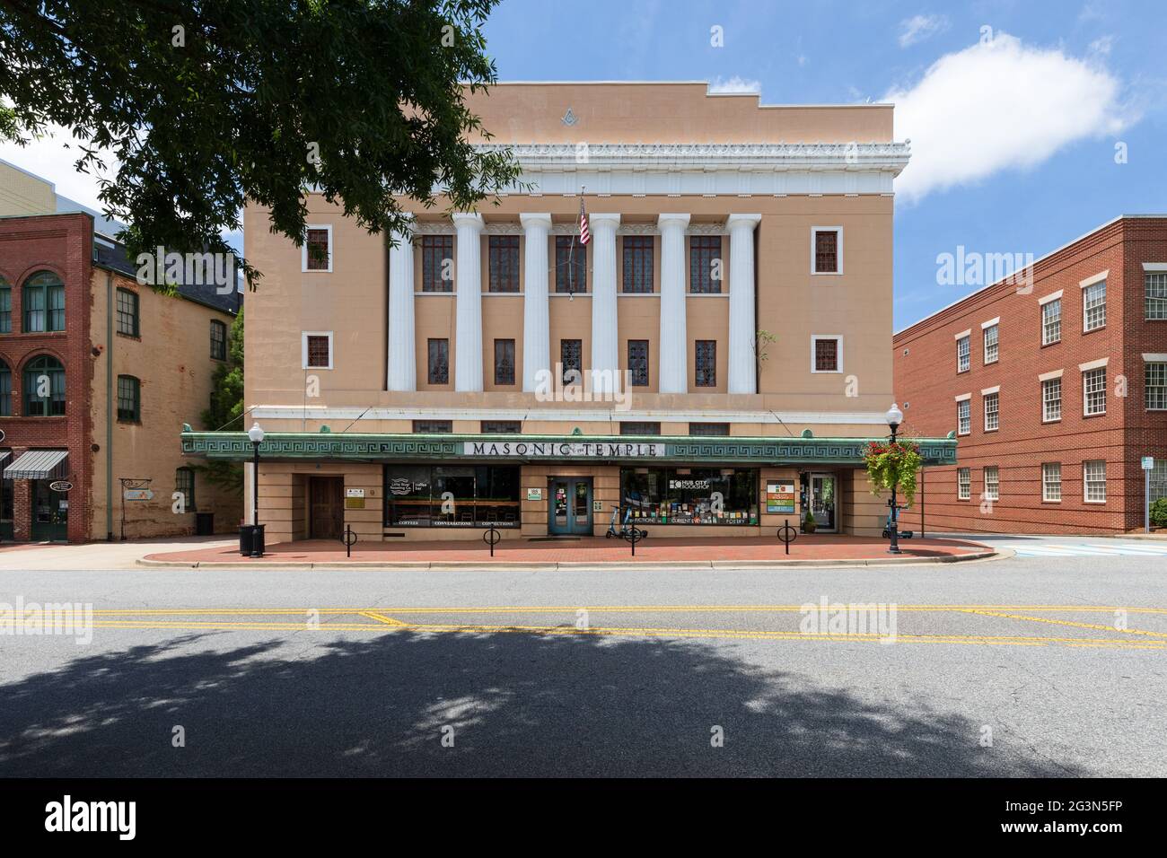 Little temple in classic style hi-res stock photography and images - Alamy