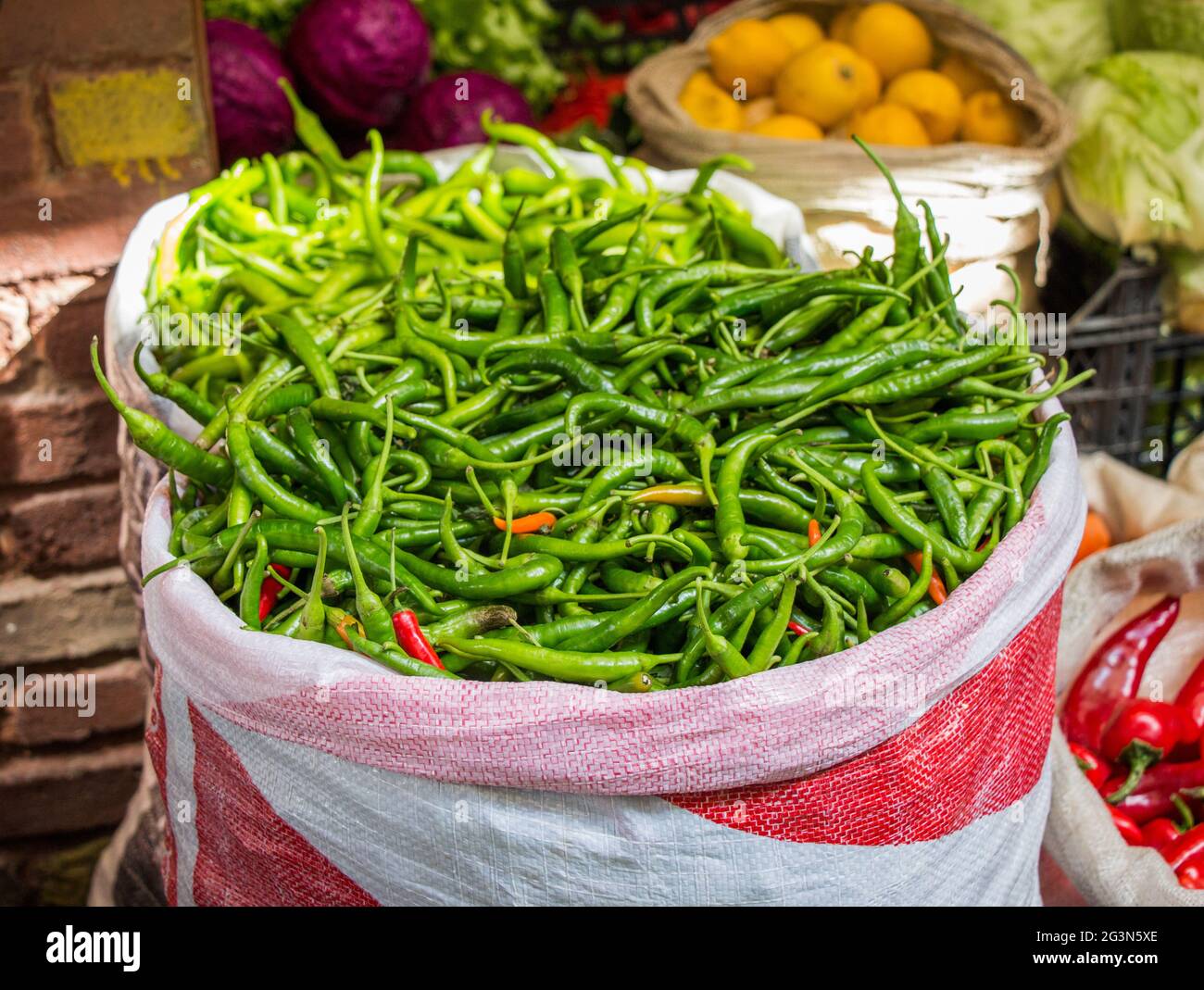 Chili stand hi-res stock photography and images - Alamy