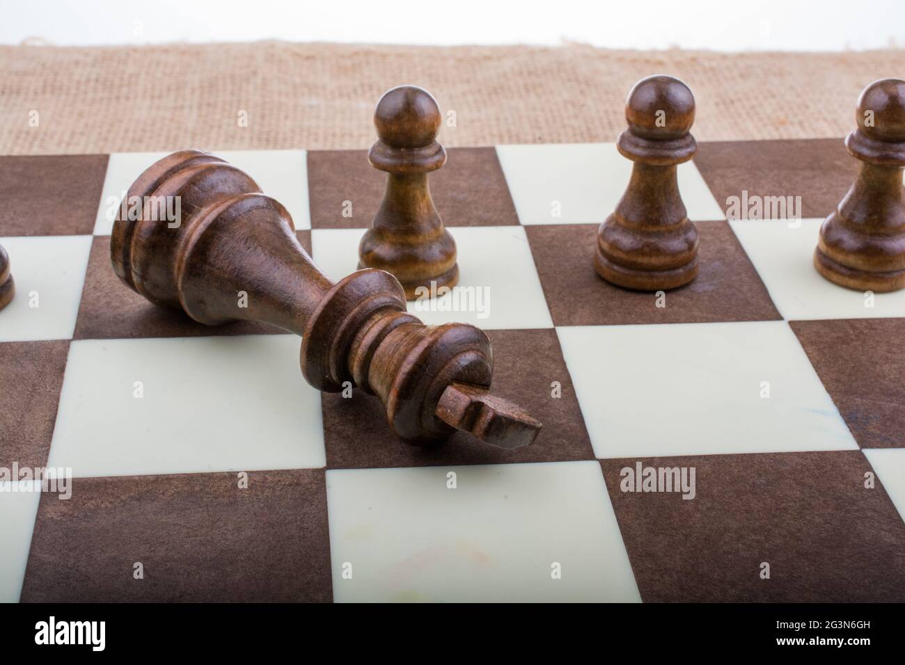 Chess pieces board competition hi-res stock photography and images - Alamy