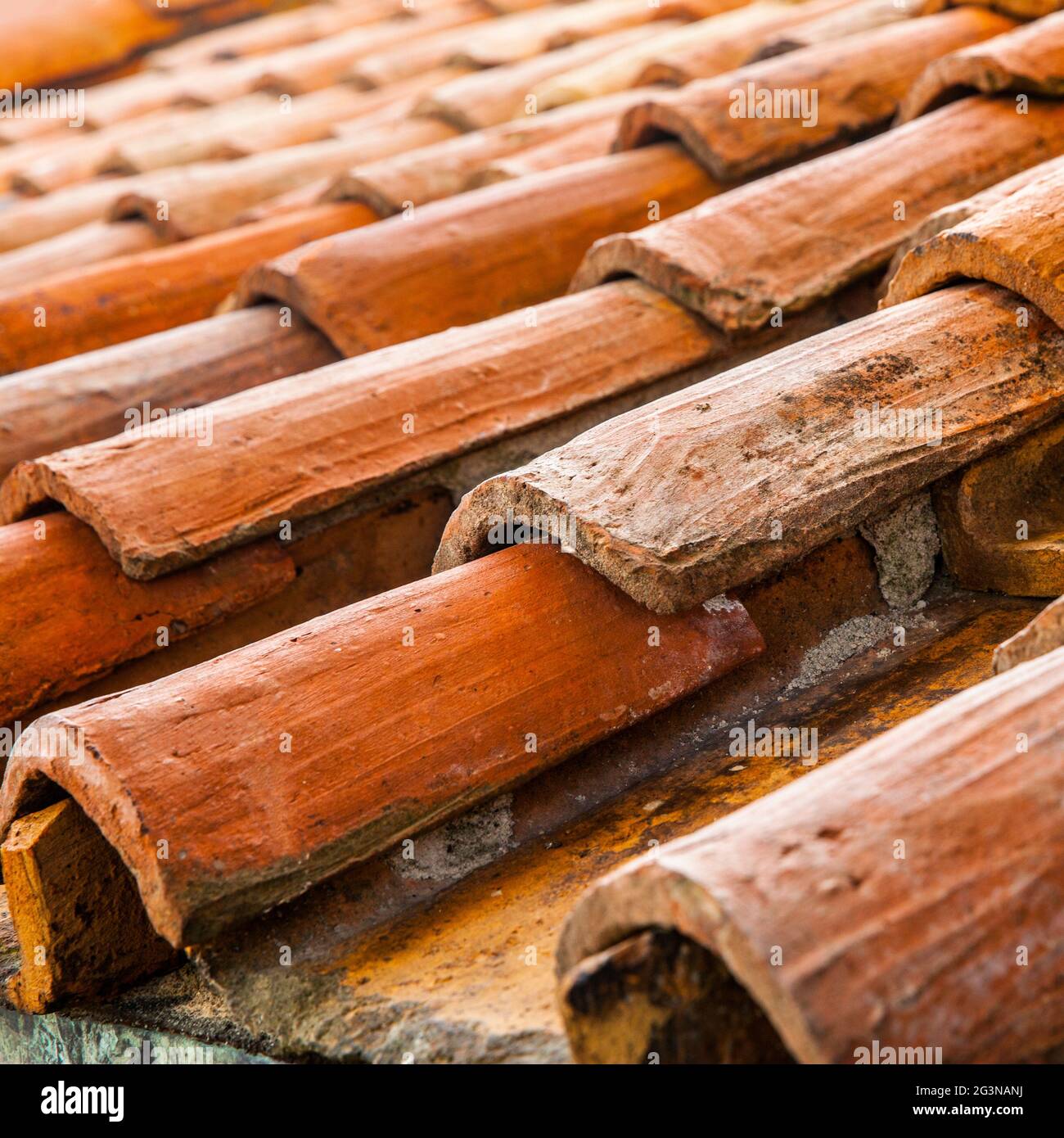 Old italian tile roof hi-res stock photography and images - Alamy