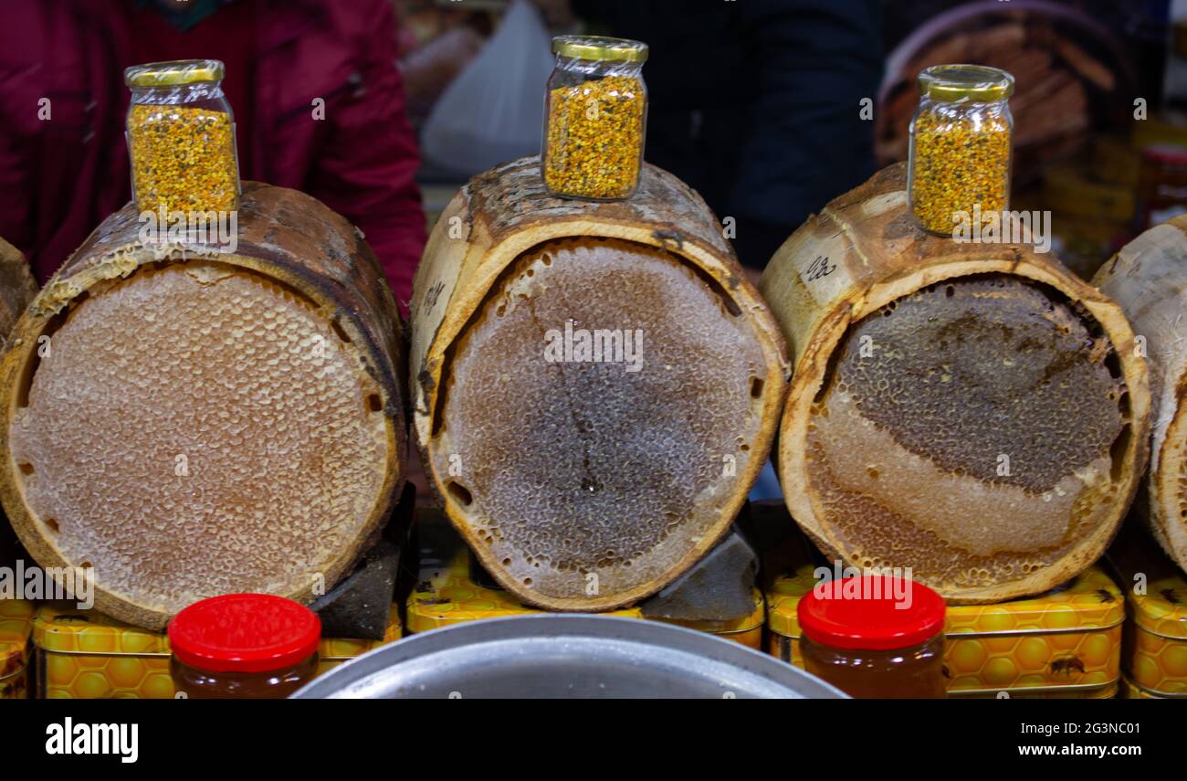 Honeycomb from round beehive with honey Stock Photo - Alamy
