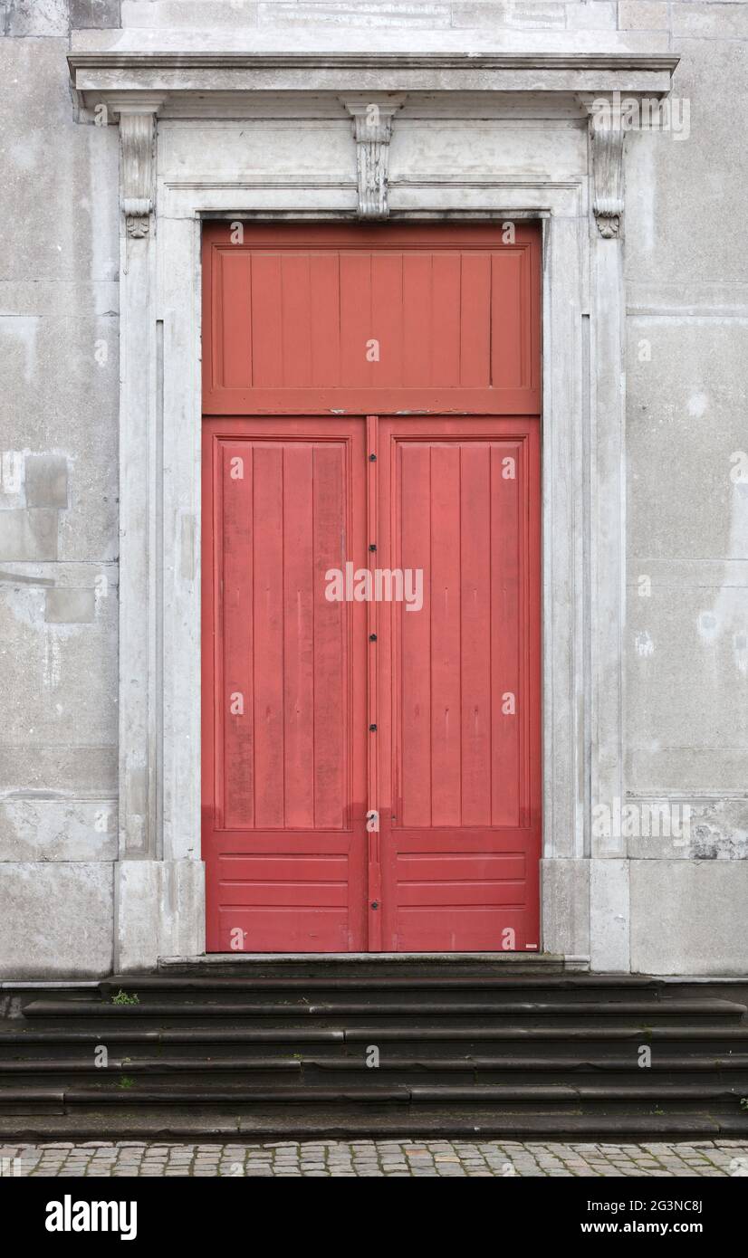 Old red door Stock Photo - Alamy