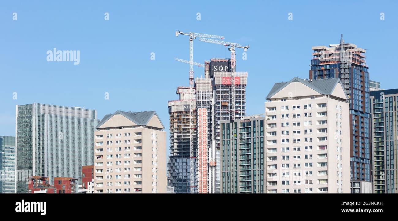 London, United Kingdom - Februari 22, 2019 : A new building under ...