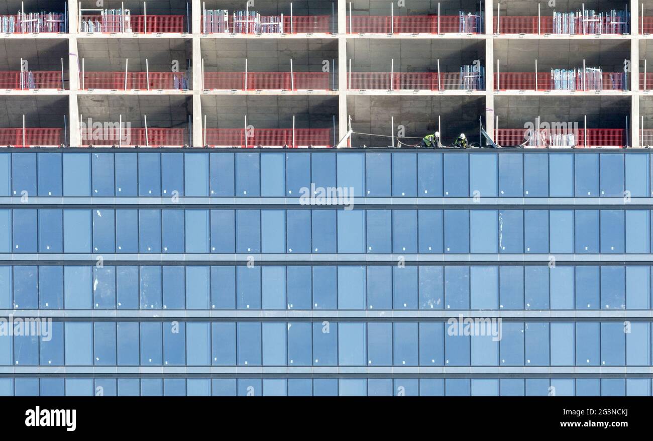 London, United Kingdom - Februari 22, 2019 : A new building under ...