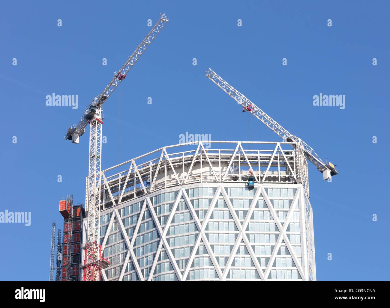 London, United Kingdom - Februari 22, 2019 : A new building under ...