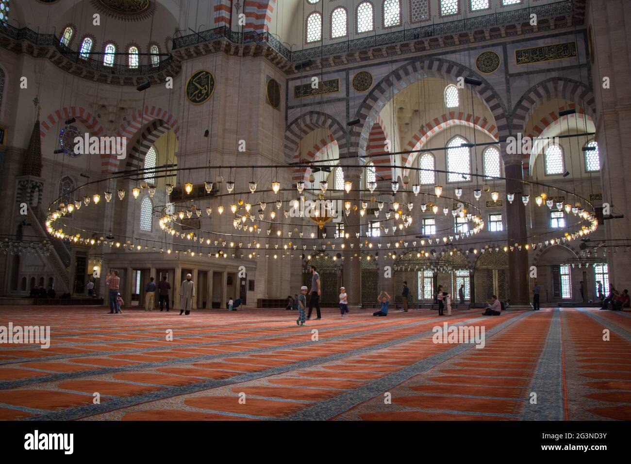 Islamic mosque lamps hi-res stock photography and images - Alamy