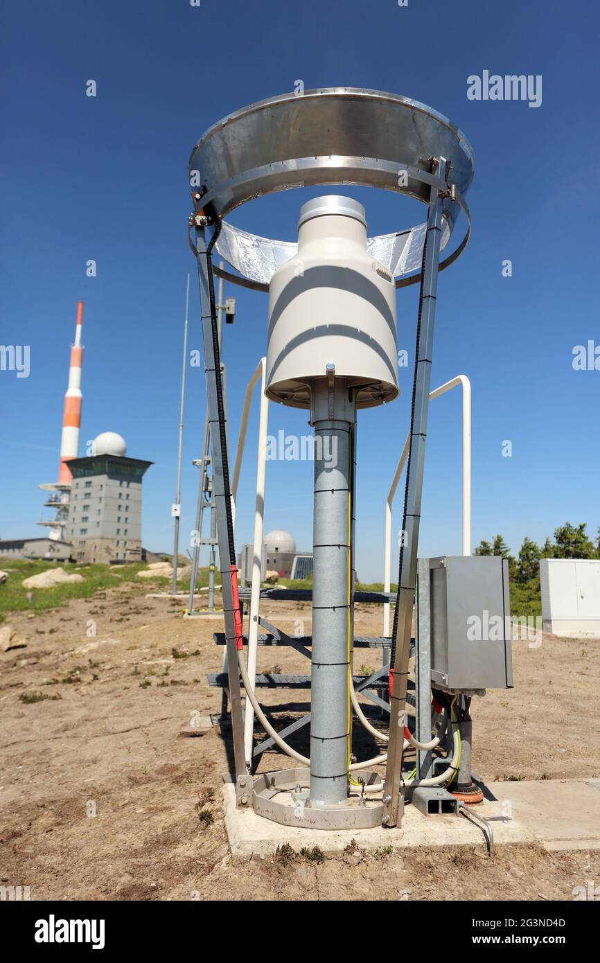 Schierke, Germany. 17th June, 2021. Weather measuring devices stand on ...