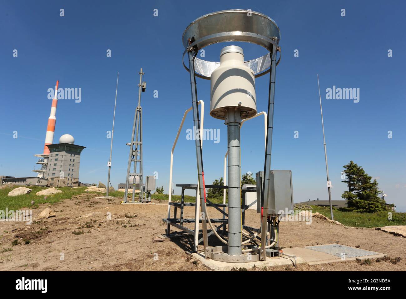 Schierke, Germany. 17th June, 2021. Weather measuring devices stand on ...