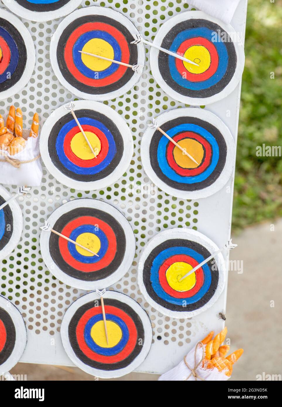 Flexible arrow hi-res stock photography and images - Alamy