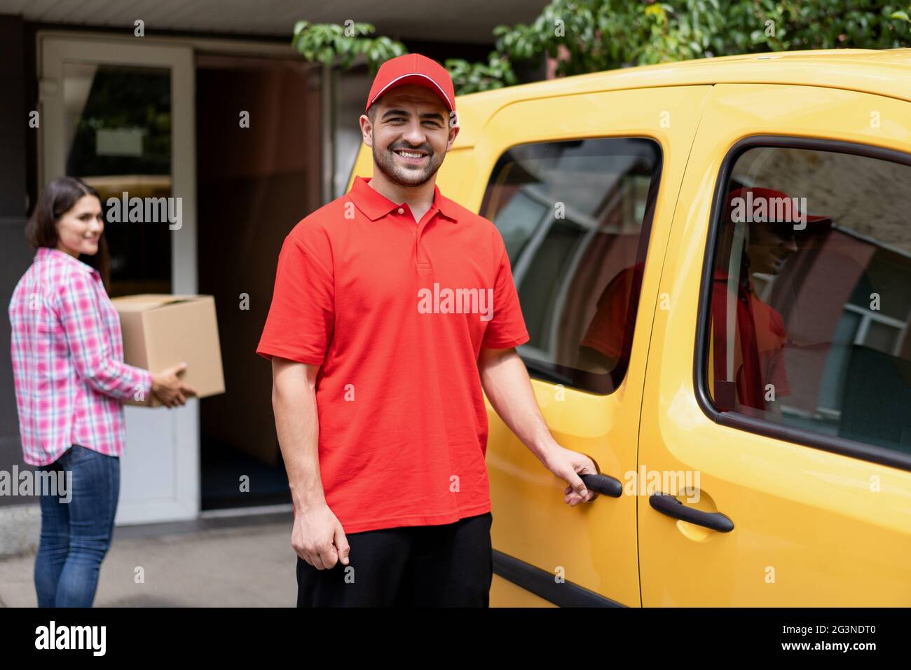 Yellow mail van hi-res stock photography and images - Alamy