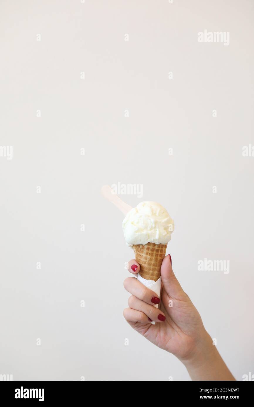 Hand ice cream hi-res stock photography and images - Alamy