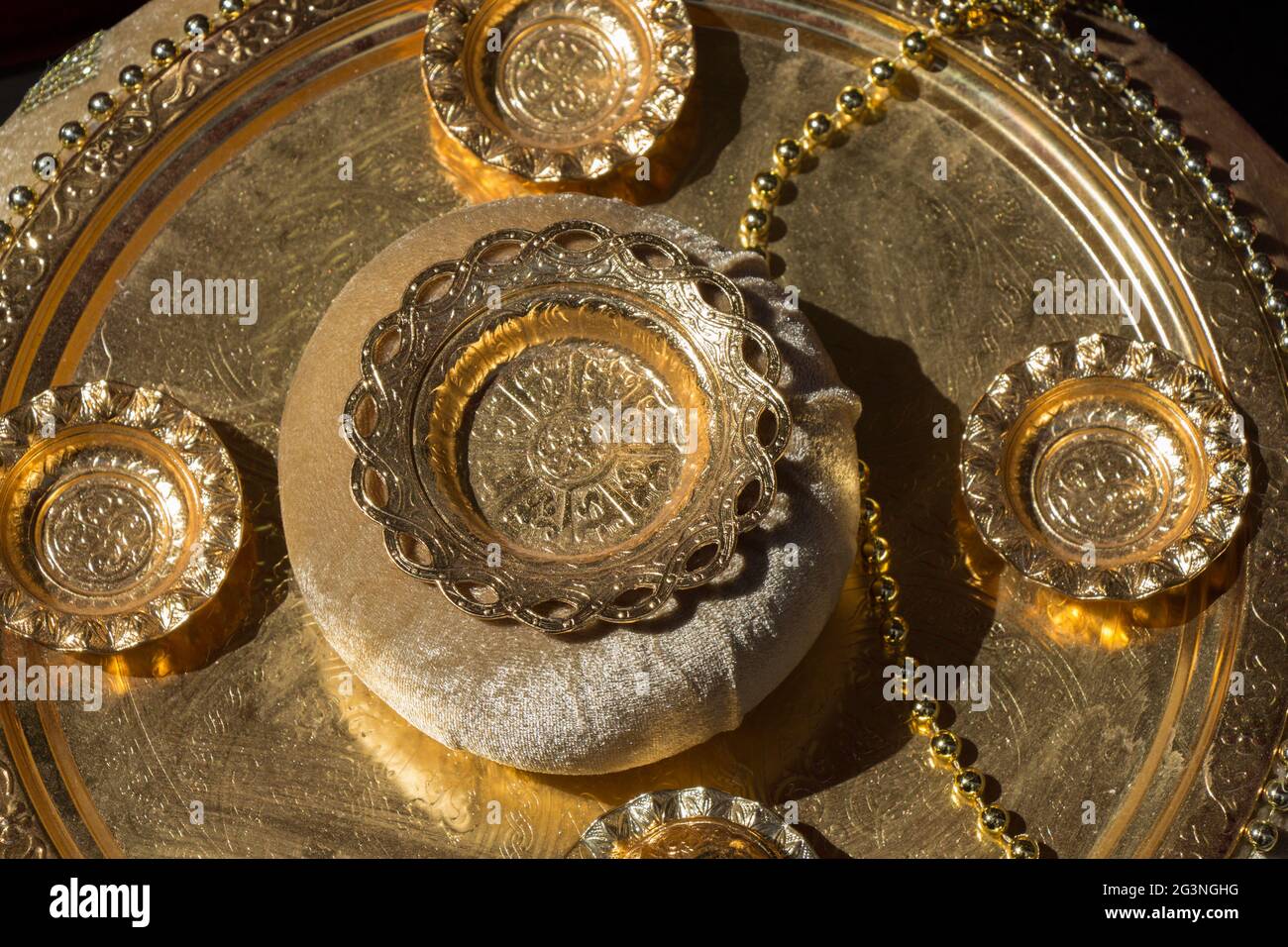 Taditional Turkish metal plates in view Stock Photo - Alamy