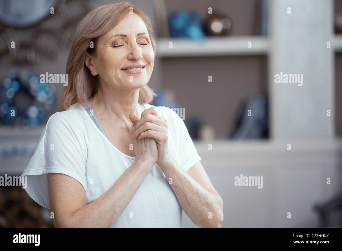 Prayer pose hi-res stock photography and images - Alamy