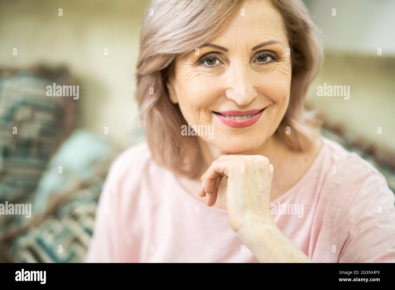 Woman face smiling gently hi-res stock photography and images - Alamy