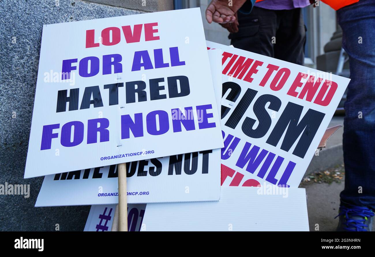 Protest signs hi-res stock photography and images - Alamy