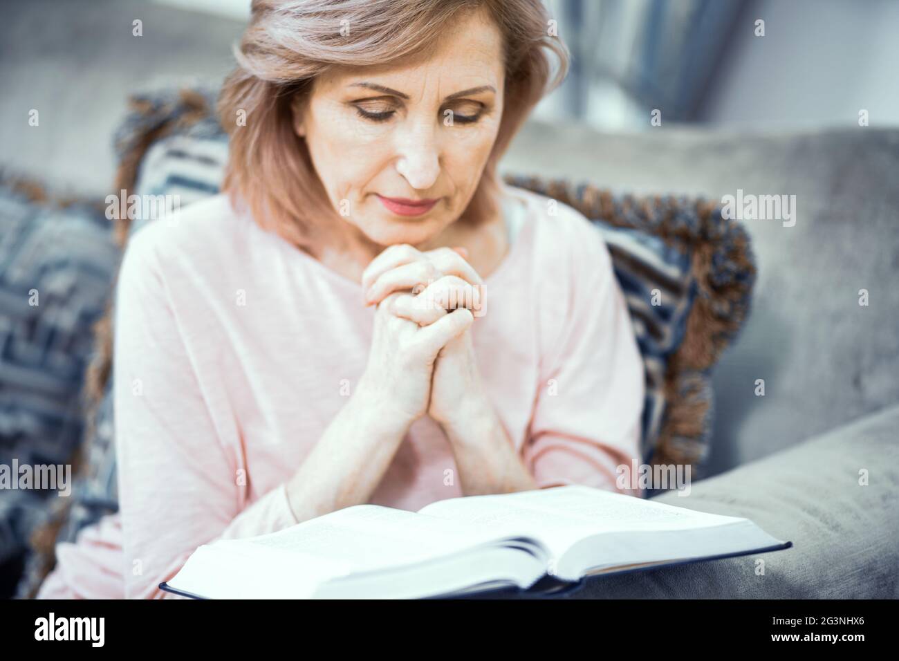 Portrait woman reading bible hi-res stock photography and images - Alamy