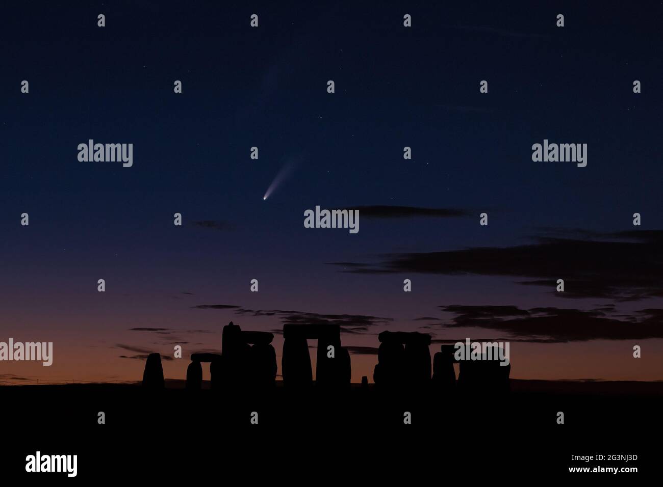 Comet neo hi-res stock photography and images - Alamy