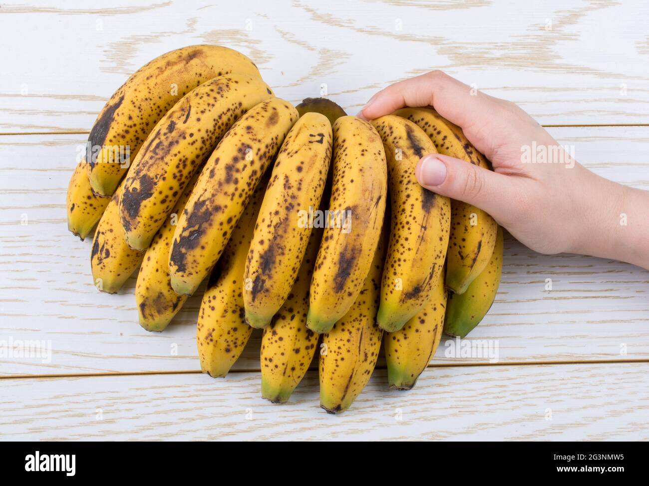 Hand of bananas hi-res stock photography and images - Alamy