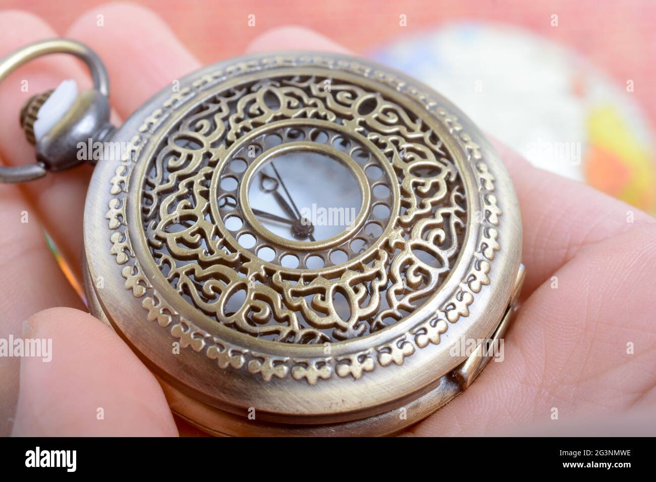 Hand holding pocket watch hi-res stock photography and images - Alamy