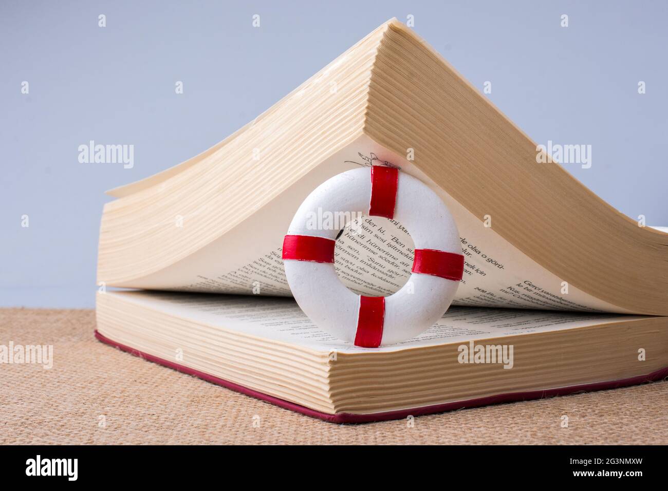 Inside books hi-res stock photography and images - Alamy