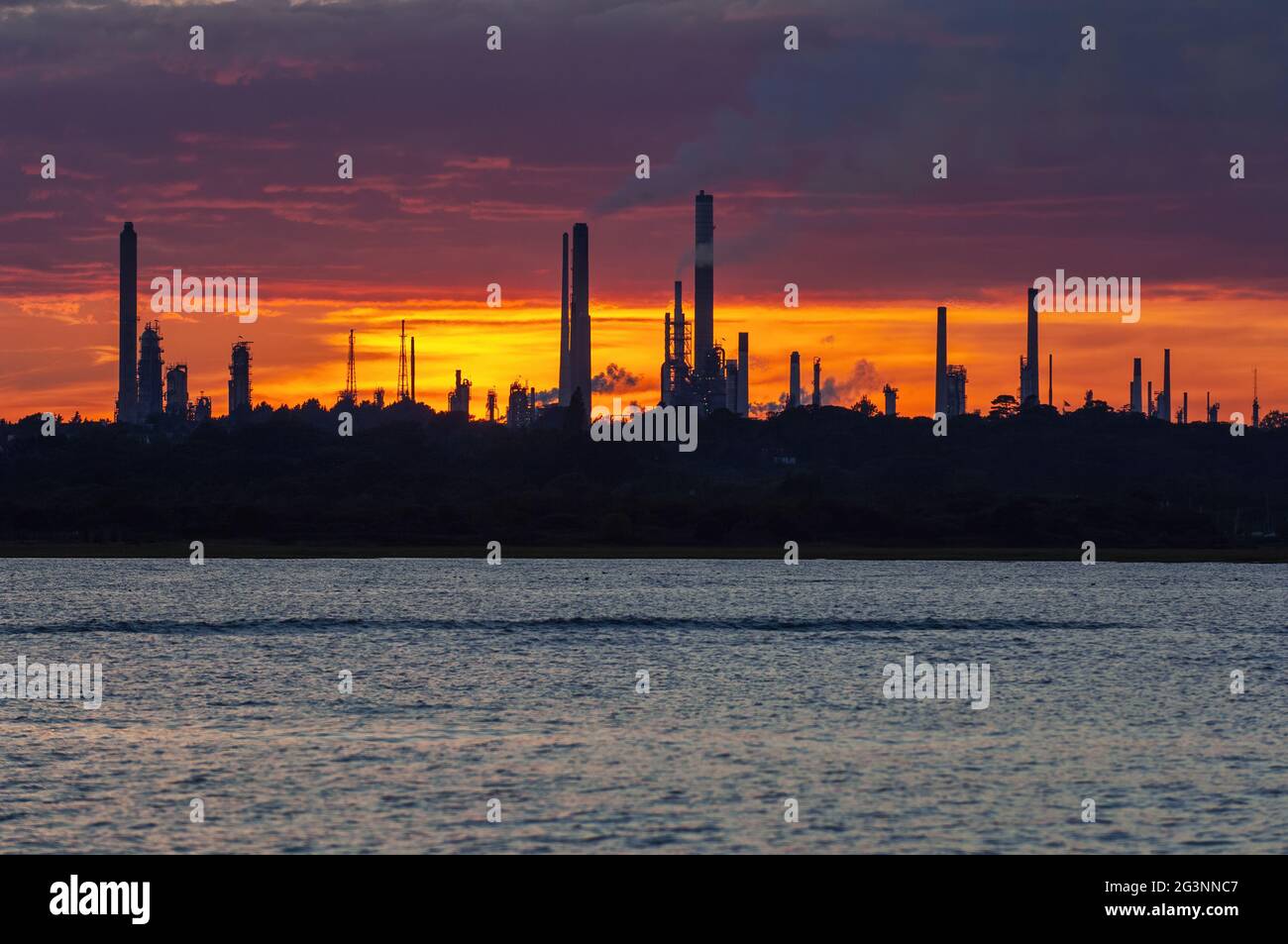 Fawley oil refinery on southampton hi-res stock photography and images ...