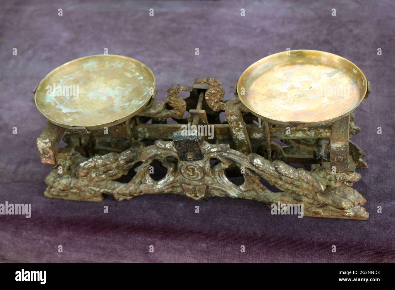 Balance scales hi-res stock photography and images - Alamy