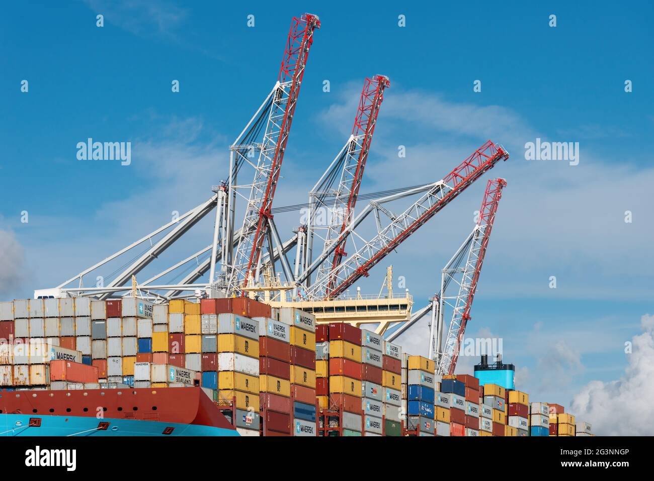 Triple e container ship and chain hi-res stock photography and images ...