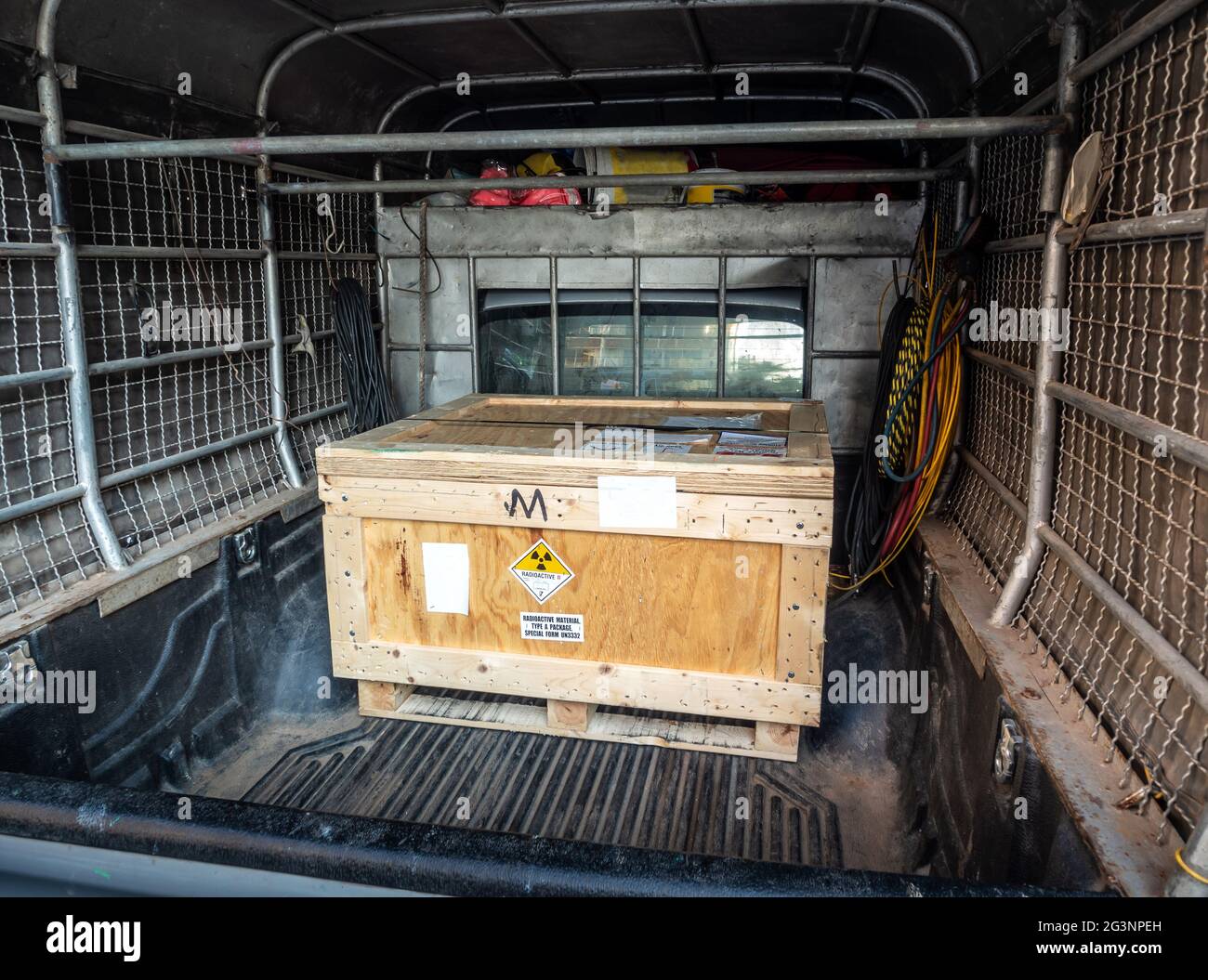 Caution sign on shipping container hi-res stock photography and images ...