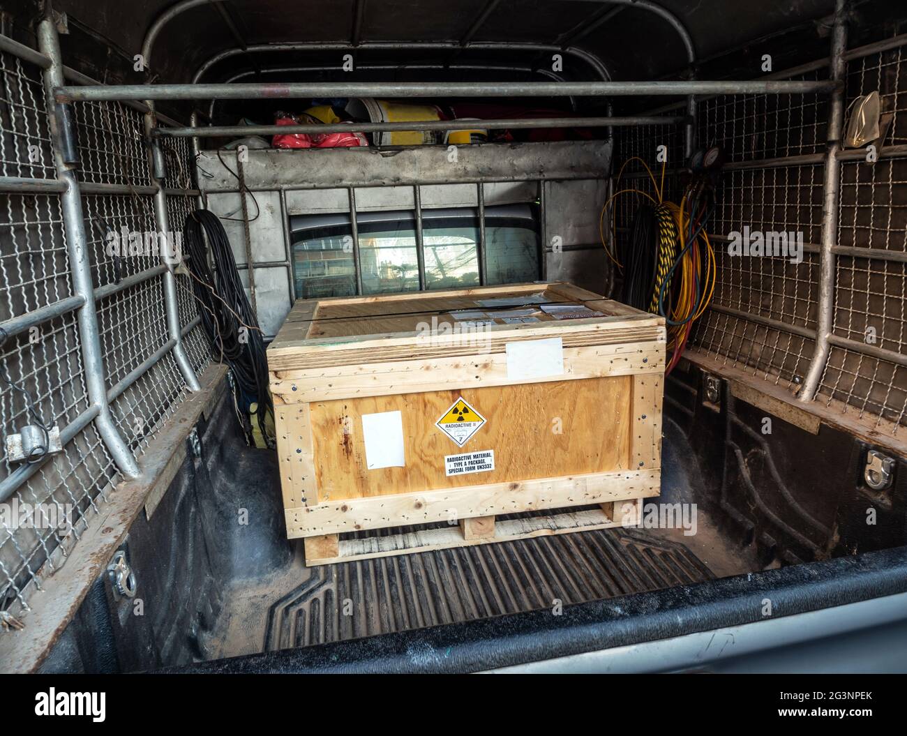 Caution sign on shipping container hi-res stock photography and images ...