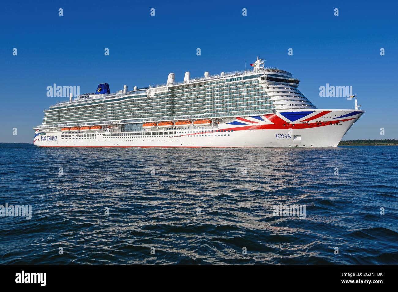 Iona cruise ship hi-res stock photography and images - Alamy
