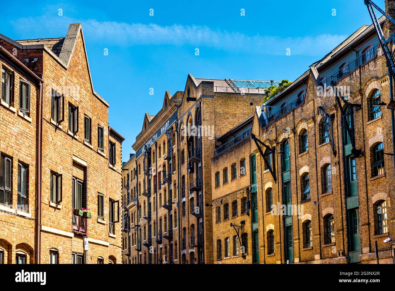 Wapping wall london hi-res stock photography and images - Alamy
