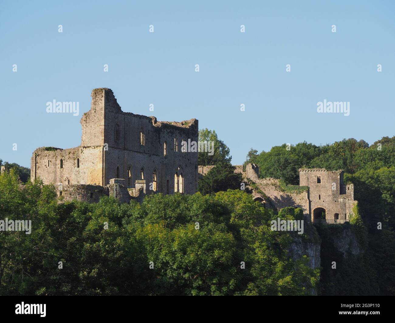 Castell chepstow hi-res stock photography and images - Alamy