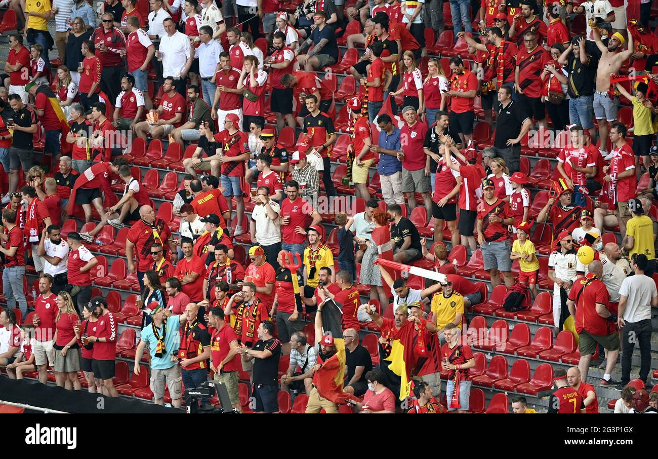 The red devils fans hi-res stock photography and images - Alamy