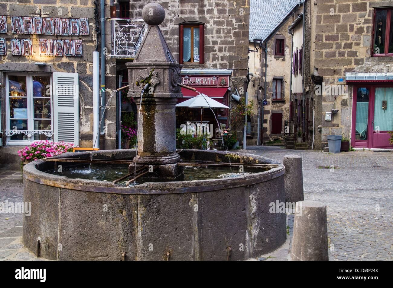 Provencal structure hi-res stock photography and images - Alamy