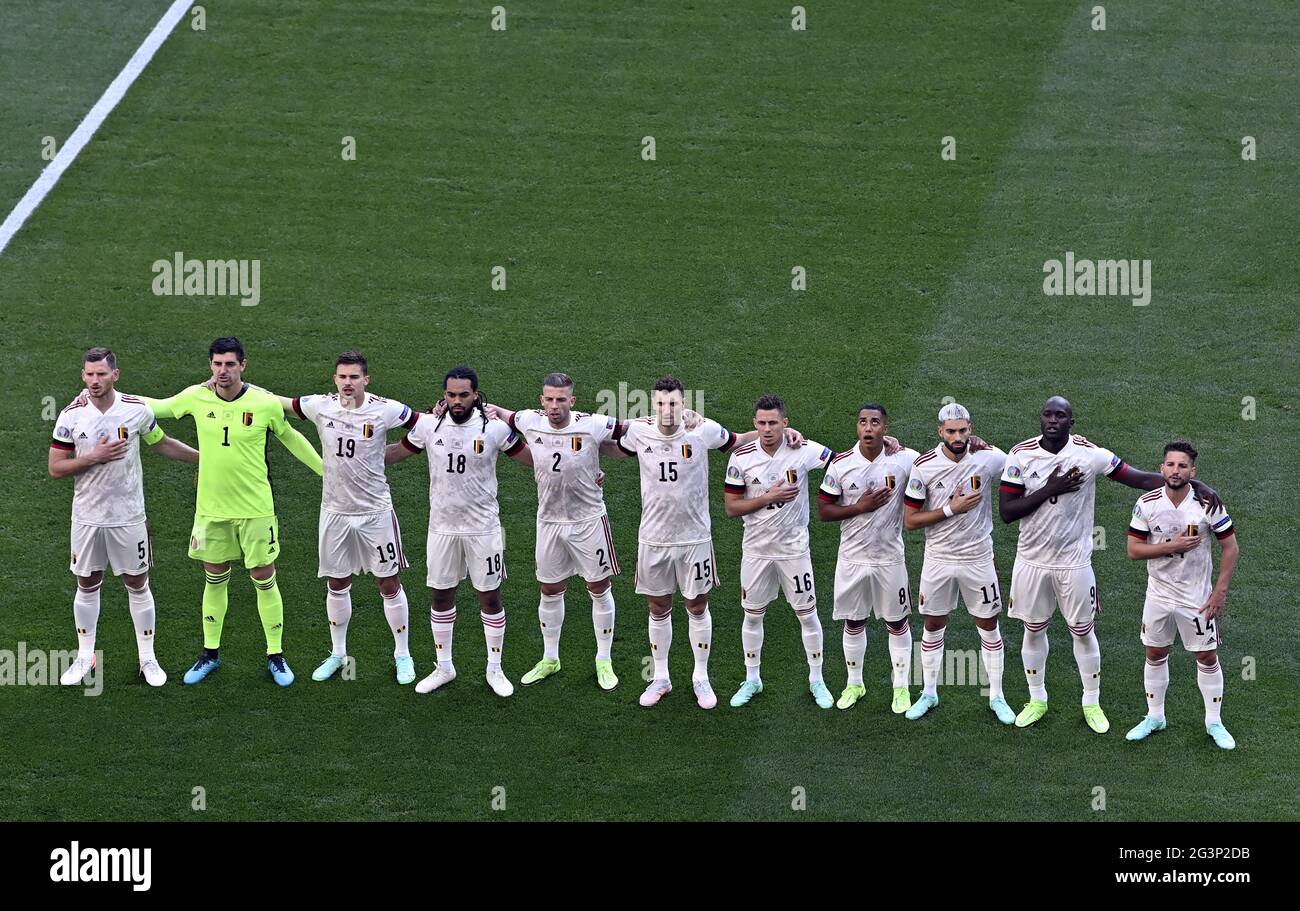 Singing a national anthem hi-res stock photography and images - Alamy