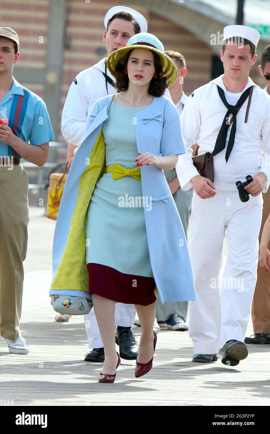 New York - NY - 20210510 Rachel Brosnahan and Michael Zegen film scenes ...
