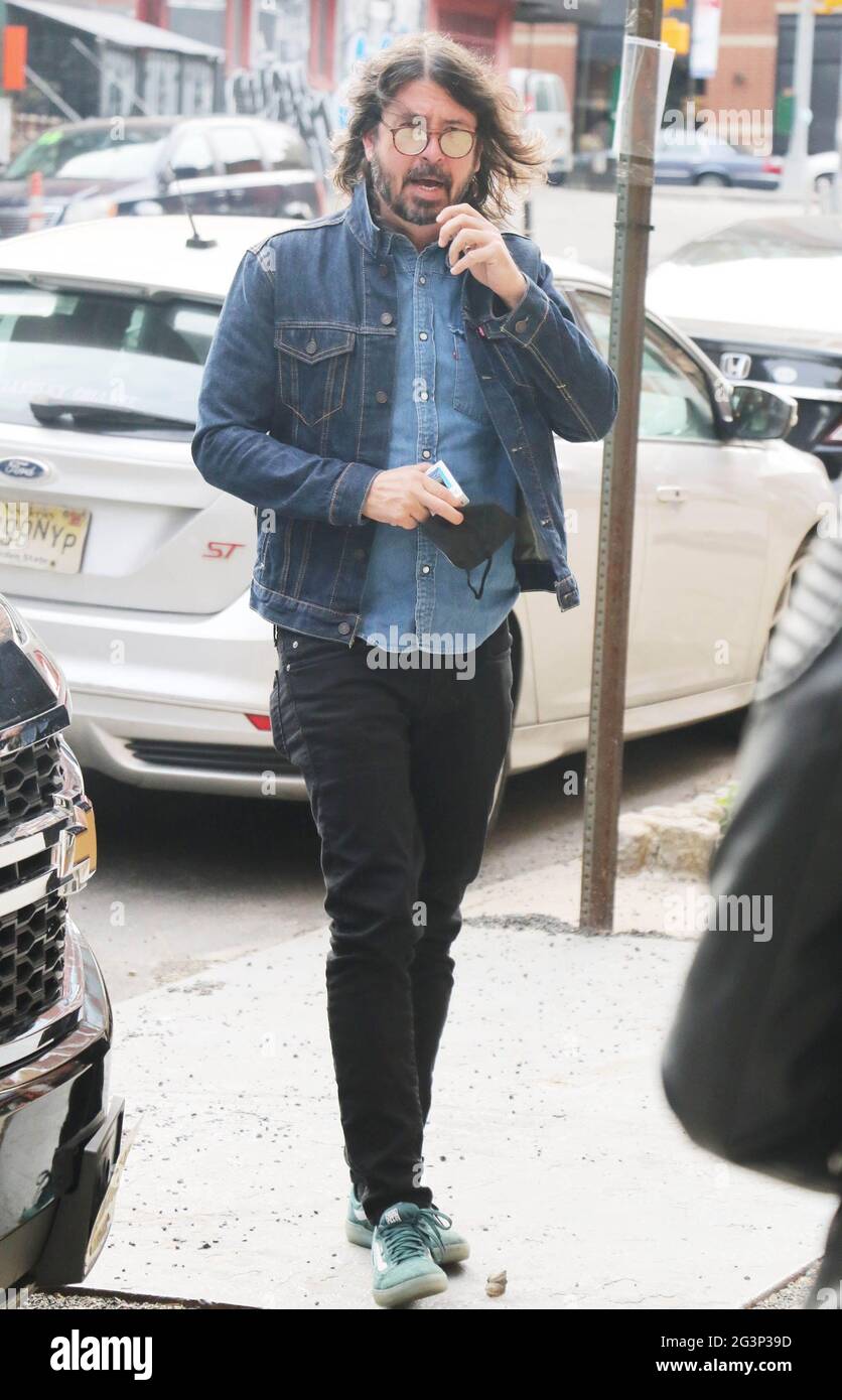 New York - NY - 20210525-Dave Grohl has a Quick Smoke Before Going on ...